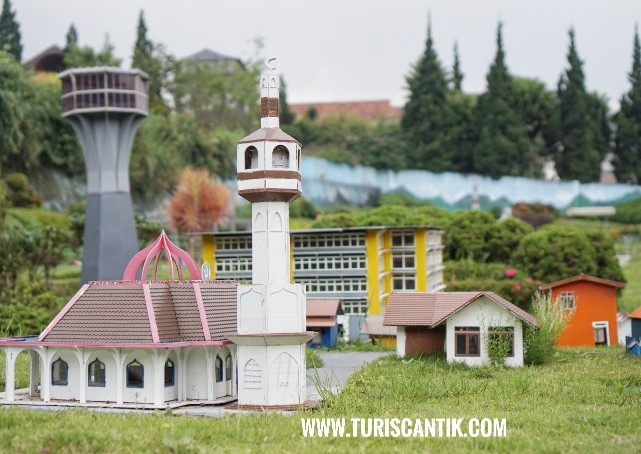 Taman Miniatur Kereta Api Lembang